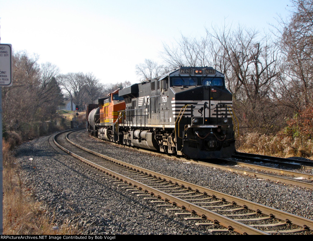 NS 7628 and BNSF 5638